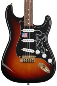 fender stevie ray vaughan stratocaster, pau ferro fretboard - 3-color sunburst