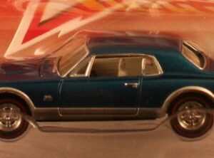 1968 MERCURY COUGAR GT-E MUSCLE CARS U.S.A. 2005 Johnny Lightning 1/64 Scale Die-Cast Vehicle & Collector Trading Card