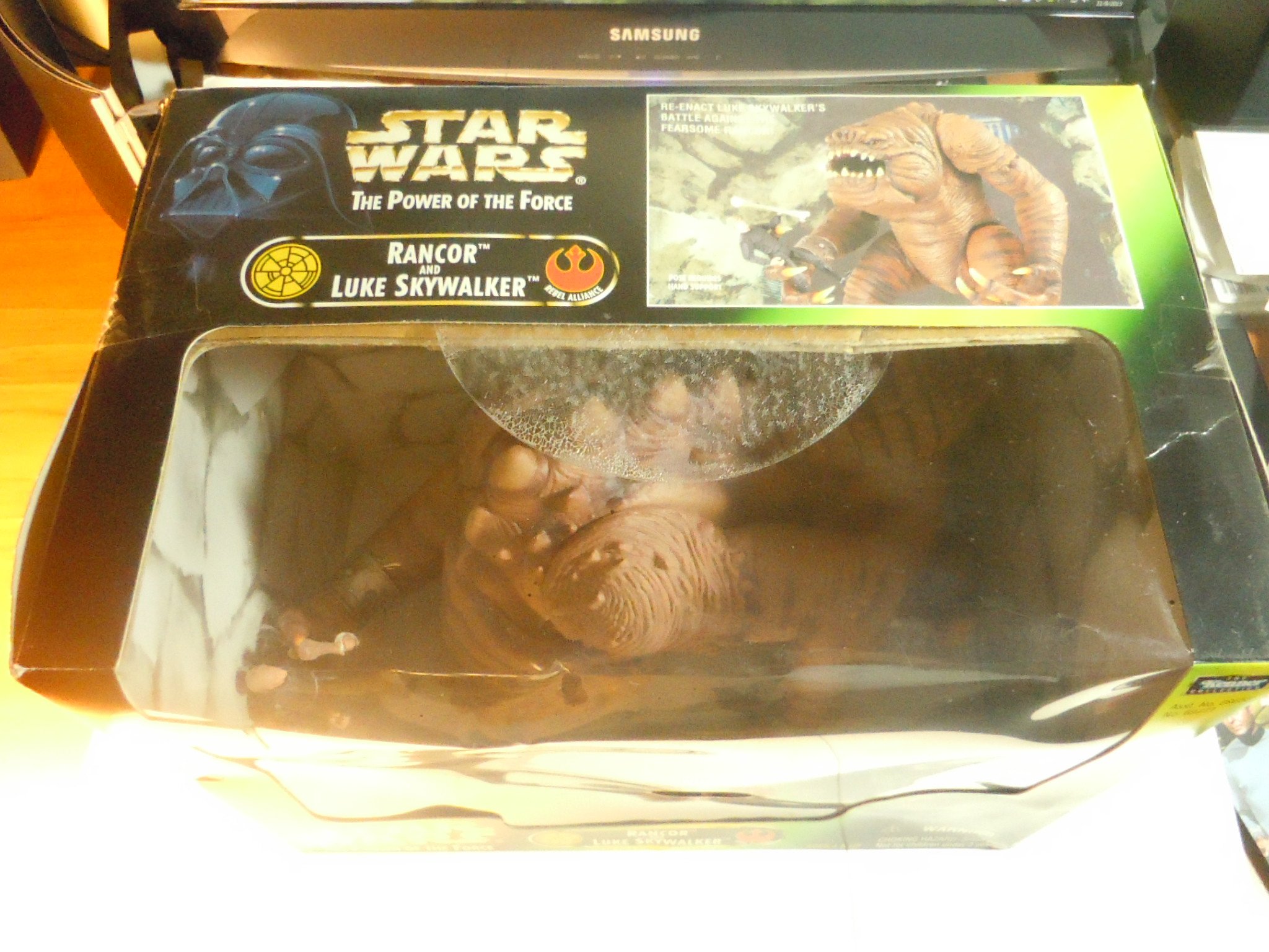 Star Wars Power of The Force Action Figure Playset - Rancor and Luke Skywalker