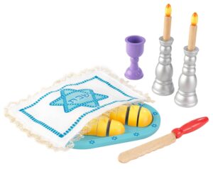 kidkraft 21-piece wooden shabbat set with sliceable challah bread - religious toys, jewish holiday toys, gift for ages 3+