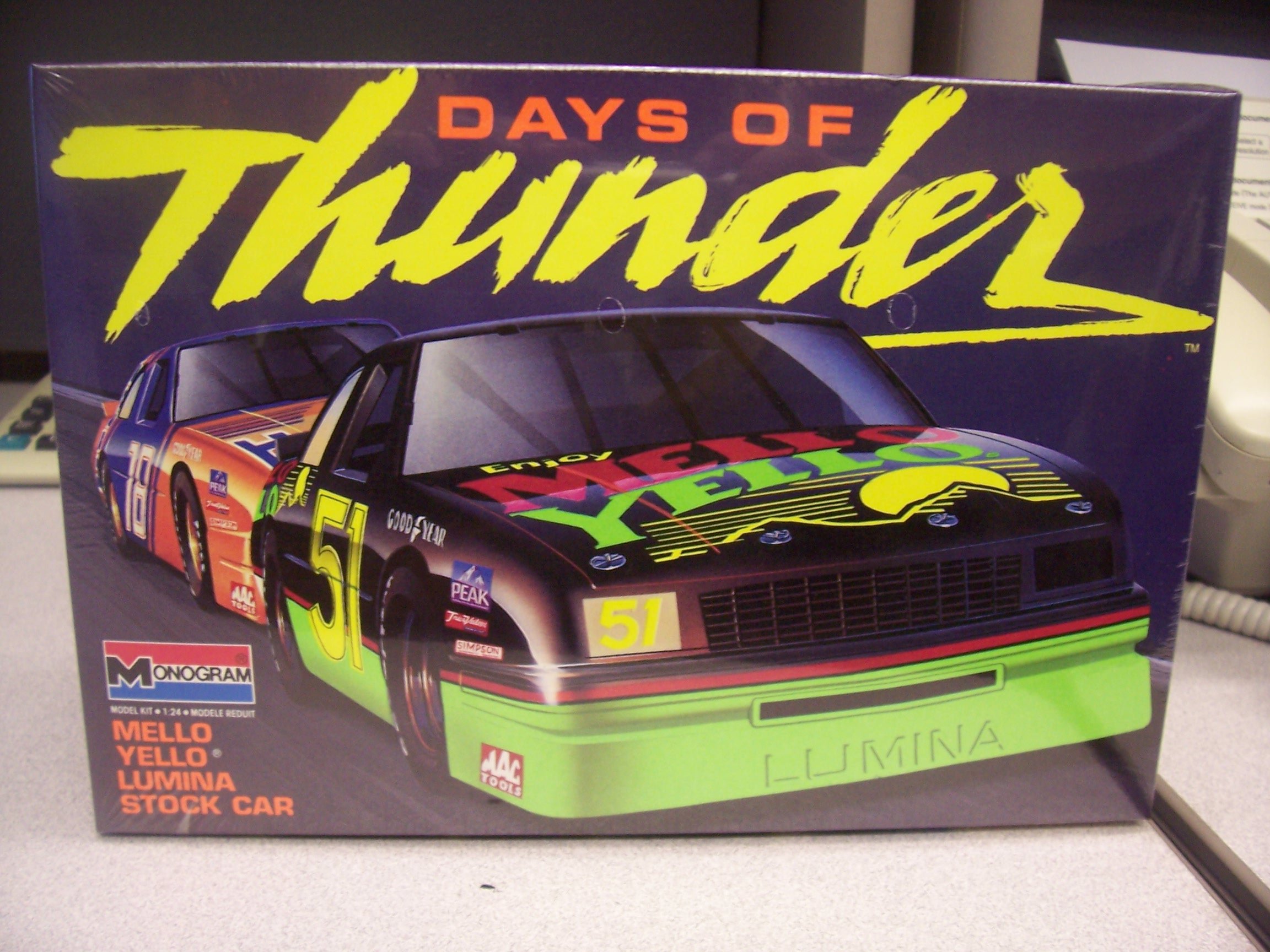 Mellow Yellow Chevy Lumina Stock Car Kit(1990)days of Thunder Series