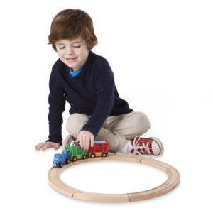 Melissa & Doug Farm Animal Wooden Train Set (12+ pcs)