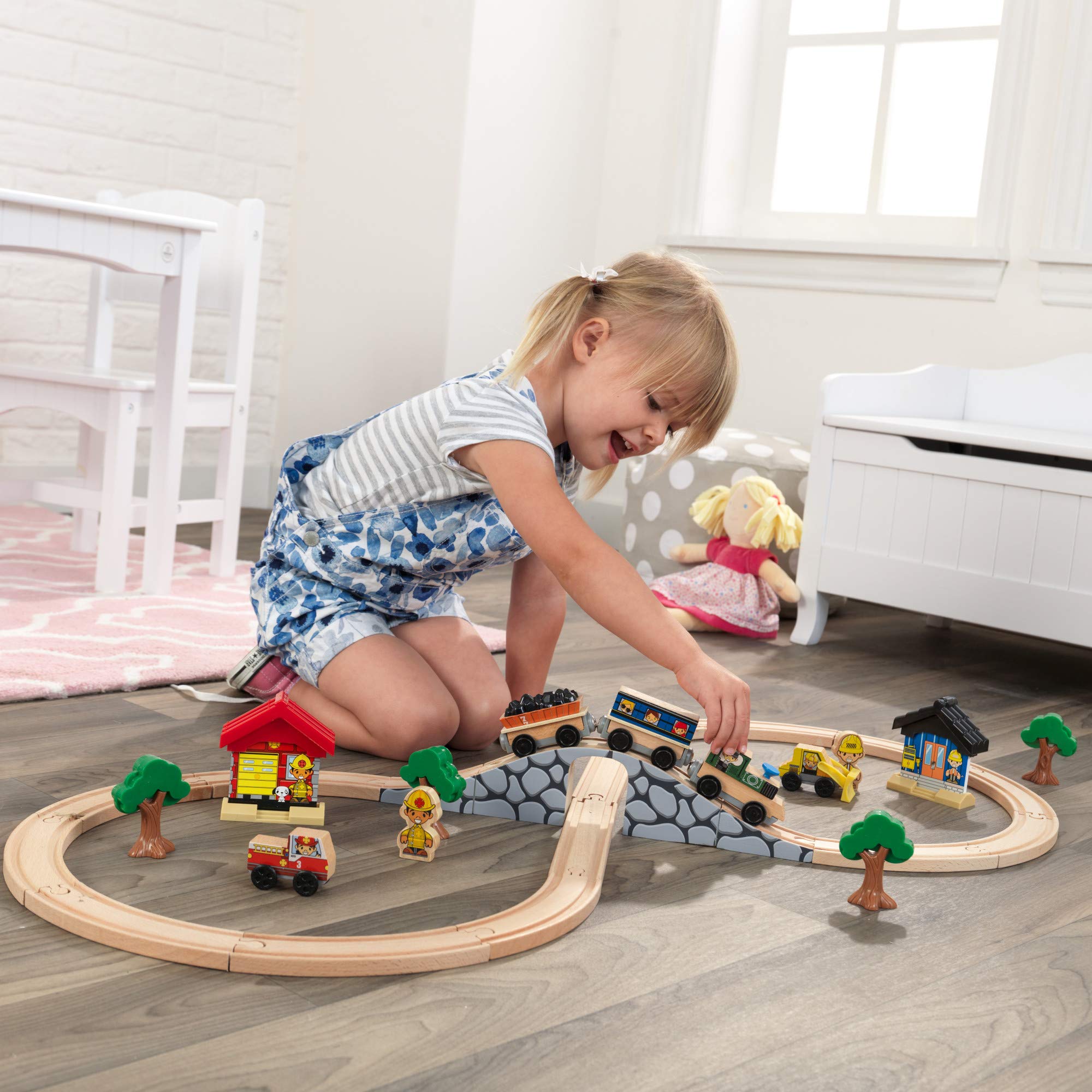 KidKraft Figure 8 Train Set, Gift for Ages 3+