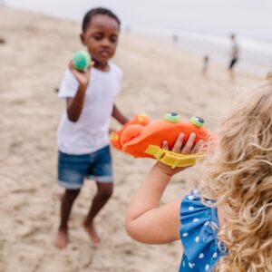 Melissa & Doug Sunny Patch Clicker Crab Toss and Grip Catching Game With 2 Balls