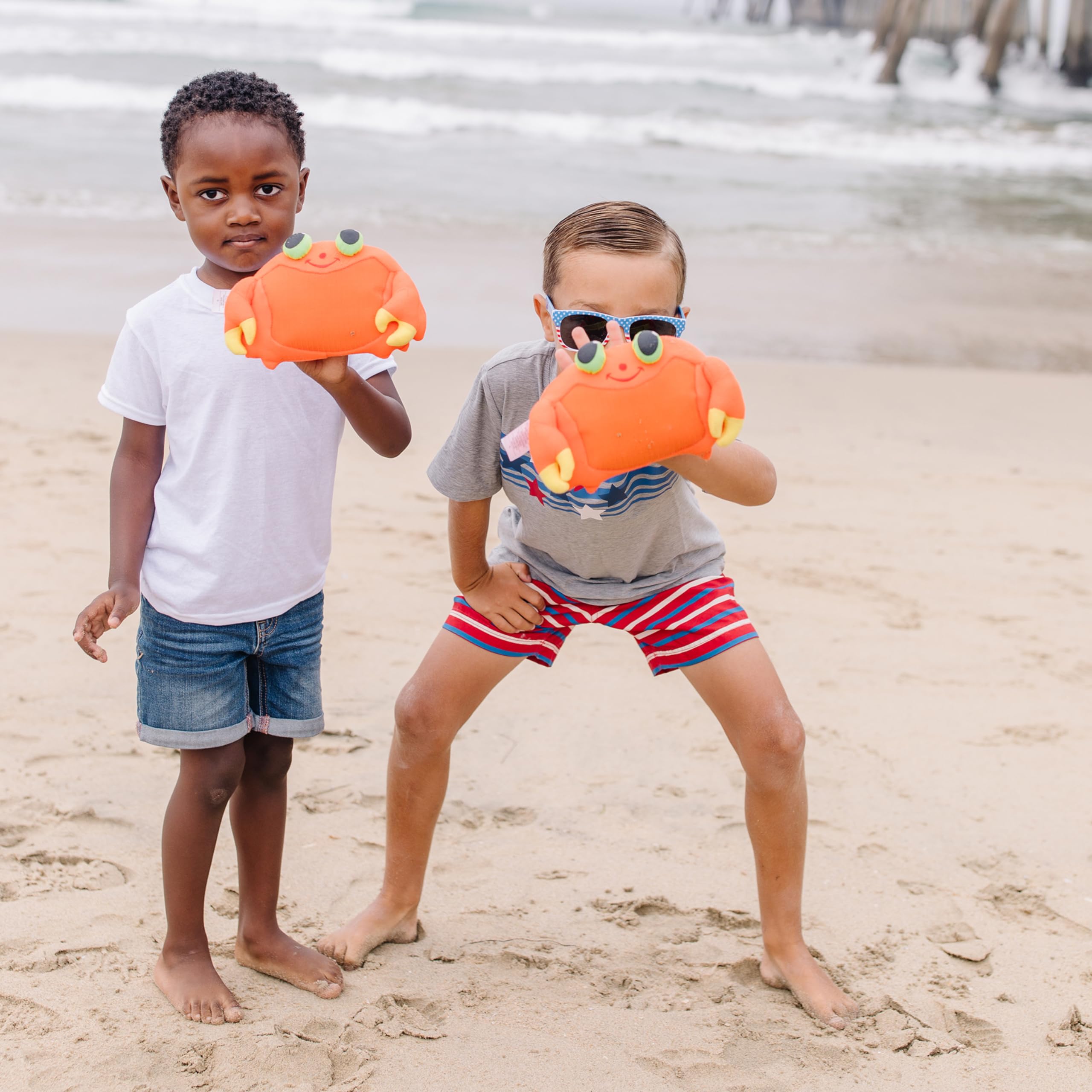 Melissa & Doug Sunny Patch Clicker Crab Toss and Grip Catching Game With 2 Balls