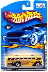 hot wheels 2001 collector #014 surfin' school bus 2 1/64