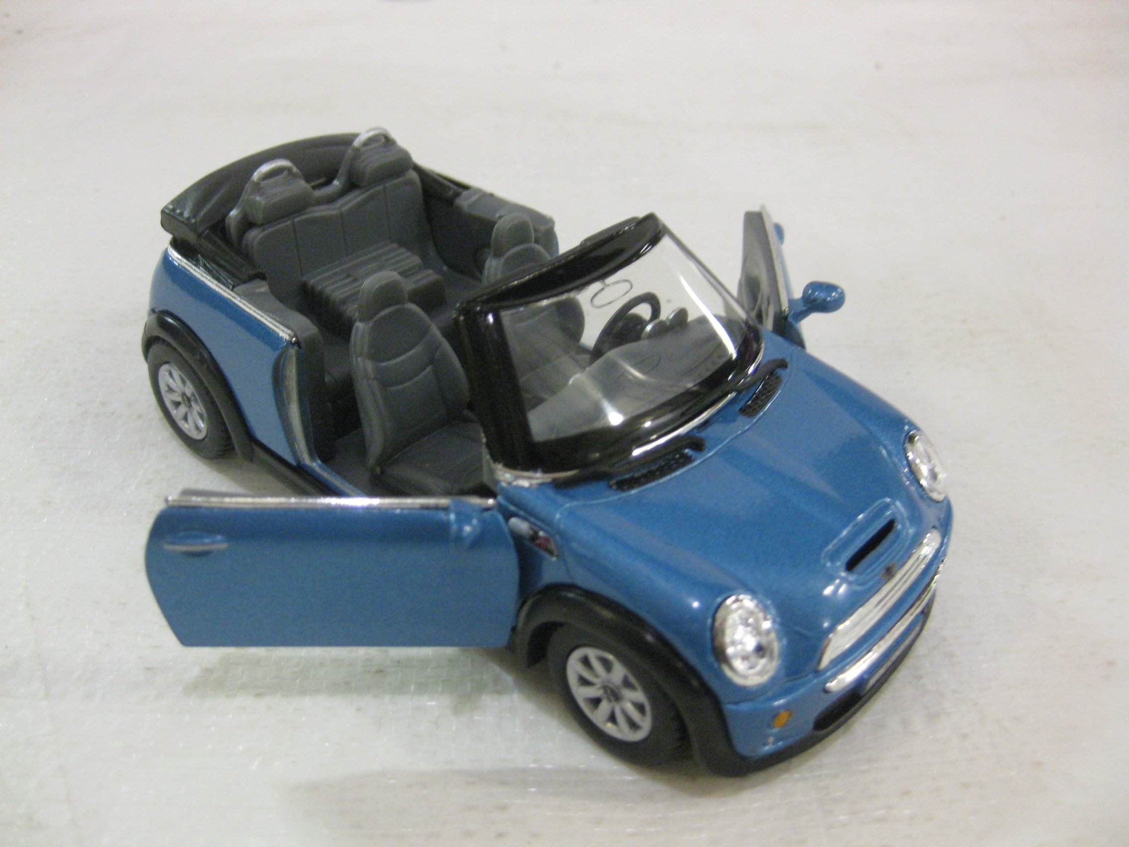 Kinsmart Mini Cooper S Convertible 1/28 Blue