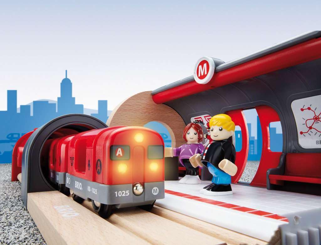 Brio - 33513 Metro Railway Set | Dynamic 20 Piece Wooden Train Set with Interactive Accessories | Perfect for Kids Ages 3 and Up | Fosters Creativity and Motor Skills