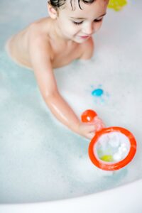 boon water bugs toddler sensory bath tub toy set for kids aged 10 months and up, orange