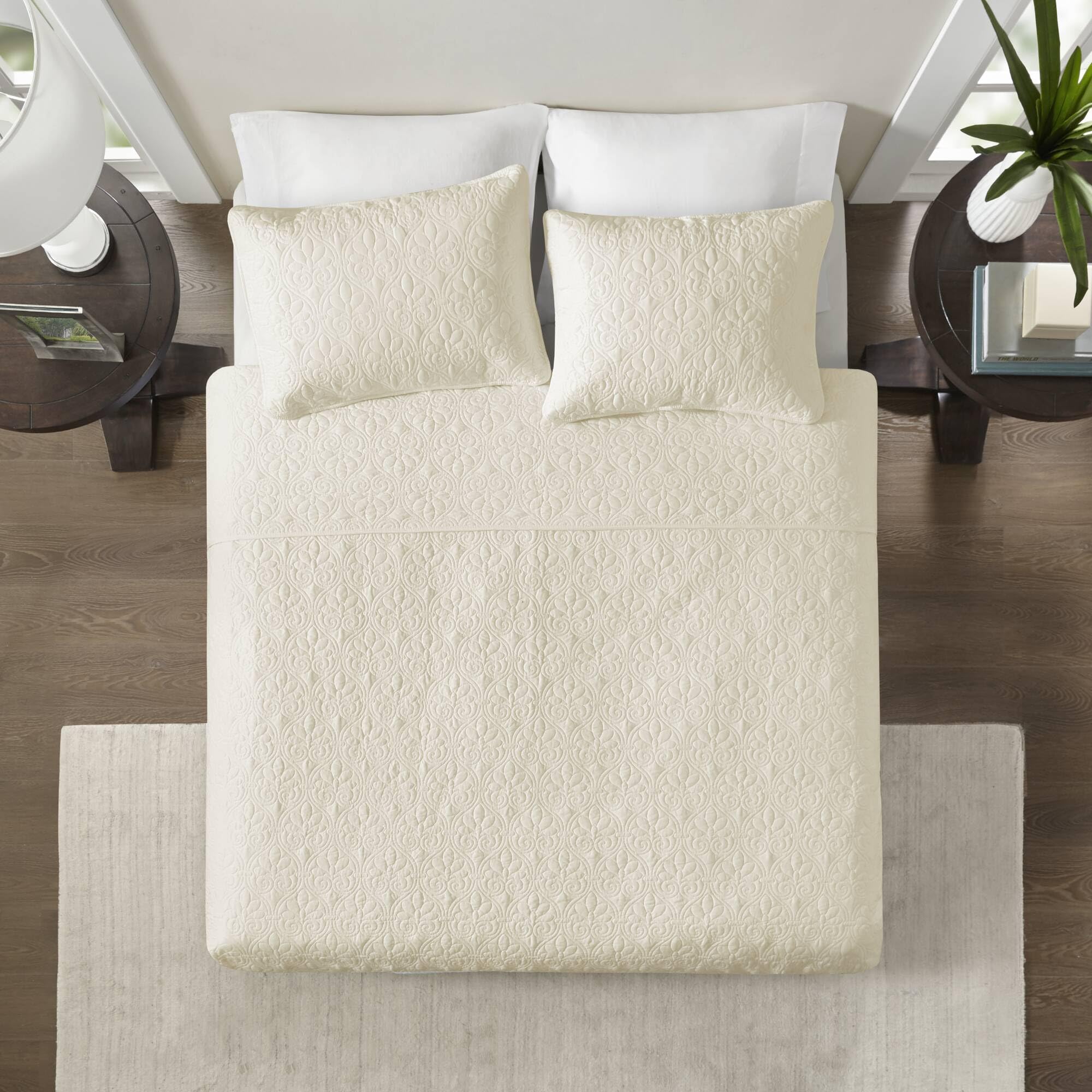 Madison Park Quebec Quilt Set - Luxurious Damask Stitching Design, Cotton Filled Lightweight Coverlet Bedspread Bedding, Shams, King/Cal King(104"x94"), Cream 3 Piece