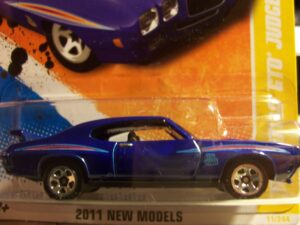 hot wheels 2011 '' '70 pontiac gto judge hw premiere '11 -11 of 50 - 11/244 deep blue with 'the judge' decal on front quarterpanel. has spoiler on trunk lid