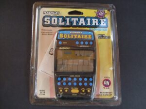 2-in1 klondike solitaire handheld game (radica #2320)