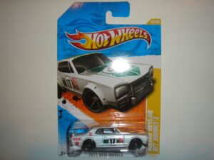 2011 hot wheels nissan skyline h/t 2000gt-x white #33/244