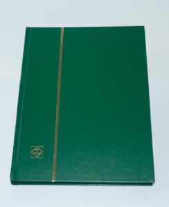 leuchtturm a4 folder with 32 black pages, non-padded cover, green