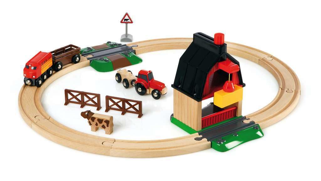 BRIO 33719 Farm Railway Playset – Interactive Toy Train Set for Kids | FSC-Certified Wood | Expandable Tracks | Promotes Skill Development