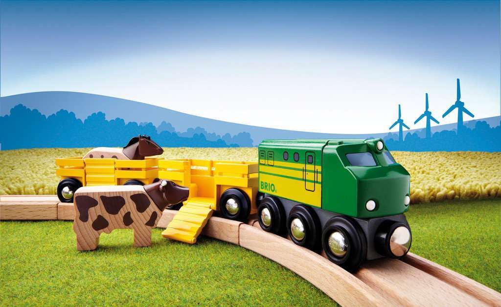 BRIO World 33404 - Farm Train | 5-Piece Wooden Toy Train Set for Kids | Ideal for Ages 3 & Up | Certified Sustainable Materials