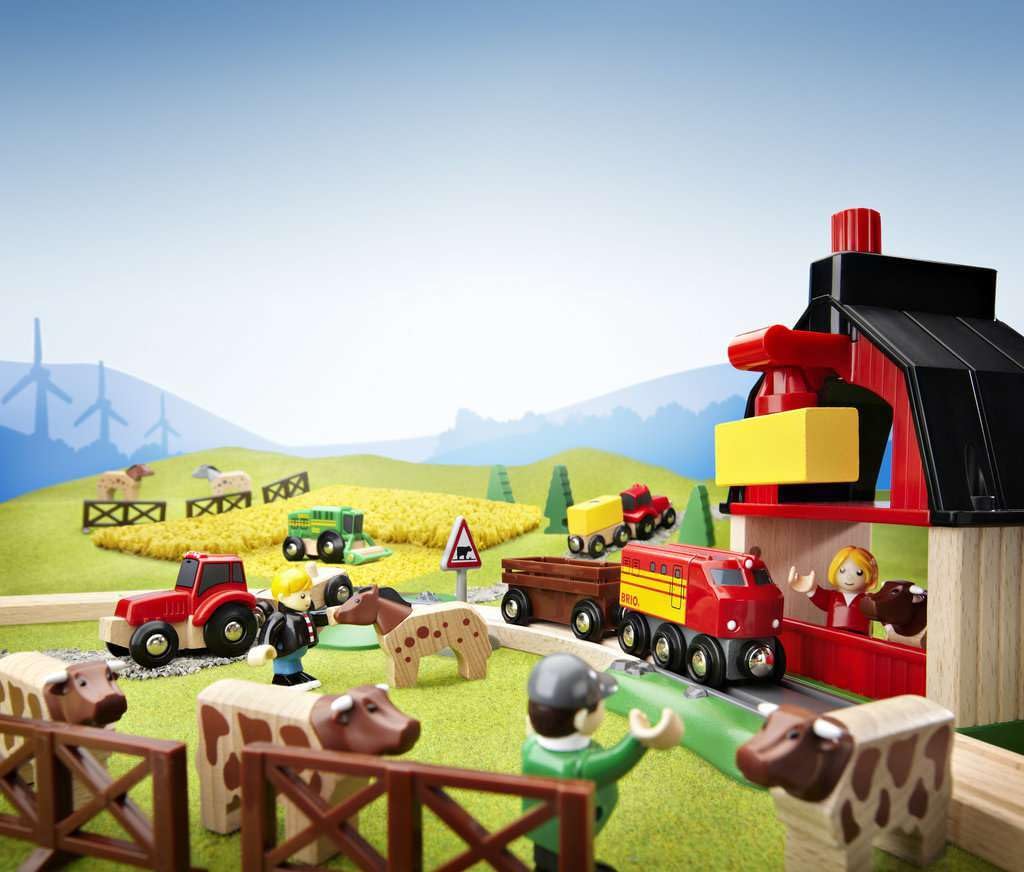 BRIO 33719 Farm Railway Playset – Interactive Toy Train Set for Kids | FSC-Certified Wood | Expandable Tracks | Promotes Skill Development