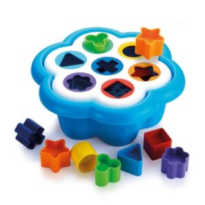 quercetti daisy shape sorter - classic 16 piece shape and color sorting toy (made in italy)