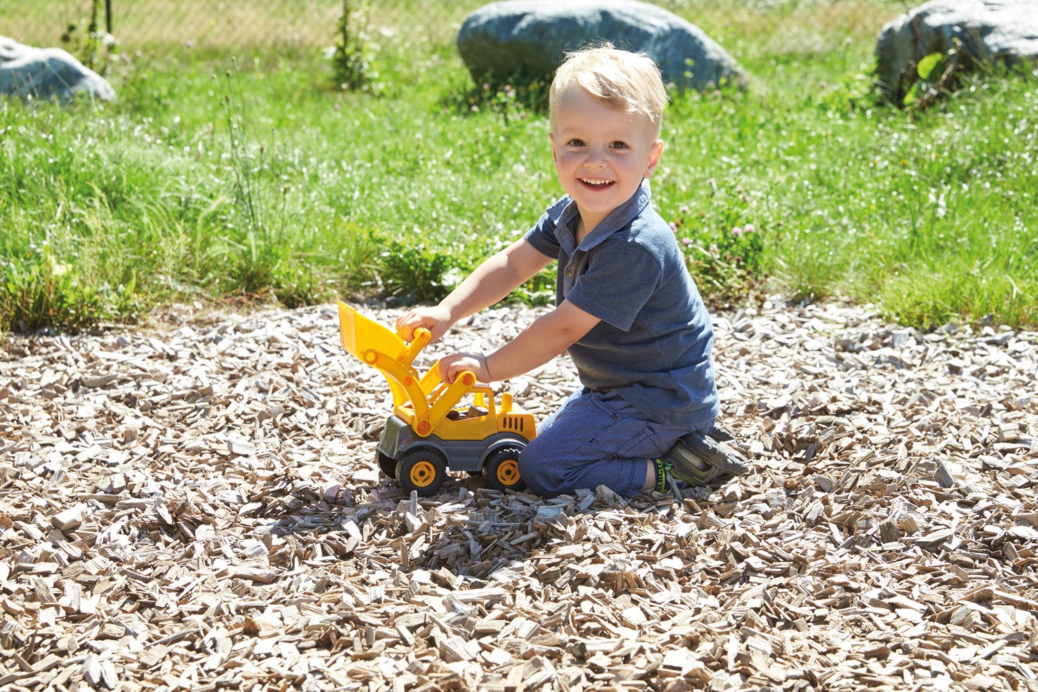 LENA® Eco Active Bulldozer Toy for Kids, Easy Grab Handle and Flip Open Cab, Super Sturdy Construction for Real Action (Digging In The Dirt Or Sandbox)