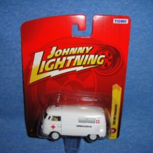 JOHNNY LIGHTNING 1:64 SCALE R20 1965 VW TRANSPORTER AMBULANCE