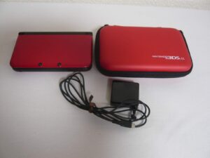 nintendo 3ds ll portable video game console - red & black - japanese version (only plays japanese version 3ds games)