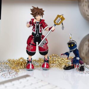 KINGDOM HEARTS Official Exclusive Action Figure - 2-Pack Valor Form Sora & Heartless Soldier - Collectible Replica Figurine Toy for Game Franchise Fans - Statue Set Gift - Licensed Disney Merchandise