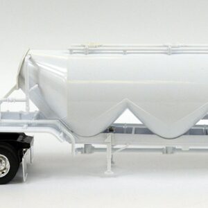 New-Ray Toys 1:32 Scale Peterbilt 379 with Pneumatic Trailer