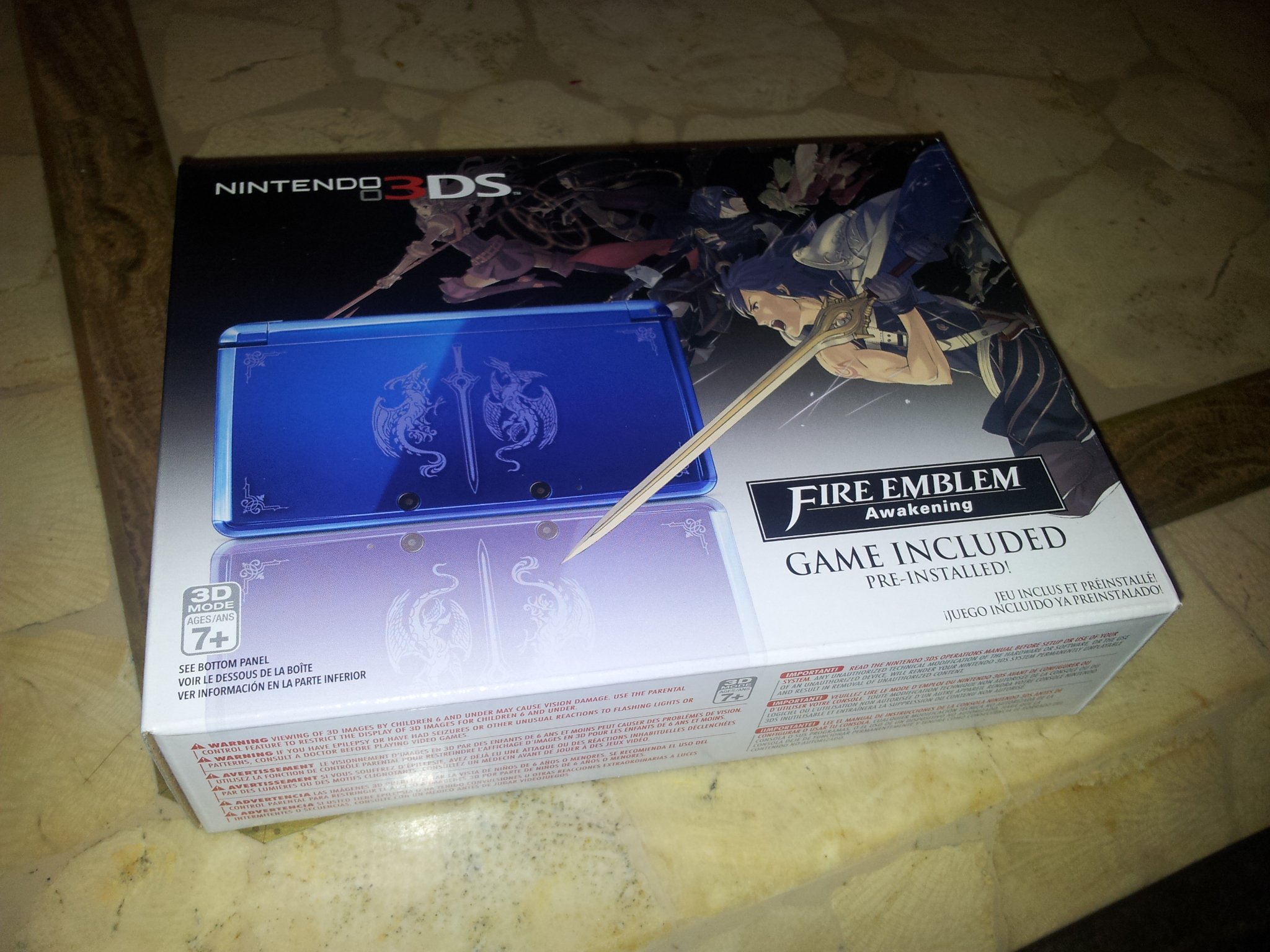 Nintendo 3DS Blue - Limited Edition with Fire Emblem Awakening Pre-Installed