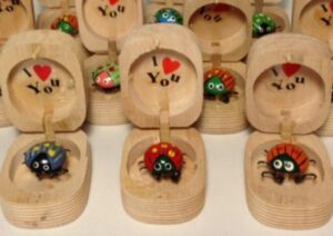 lot of 3- toy wiggily ladybug lovebug i love you in wooden box bobble feet