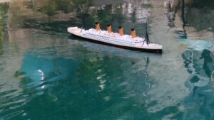 ready to run remote control rms titanic 32" with lights - white star lines - remote control model cruise ship - rc ocean liner - model cruise ship