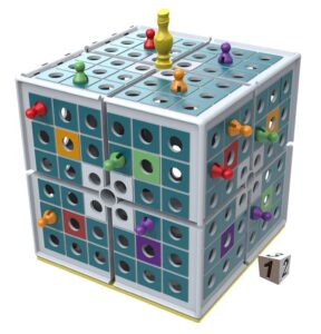 squashed 3d strategy board game