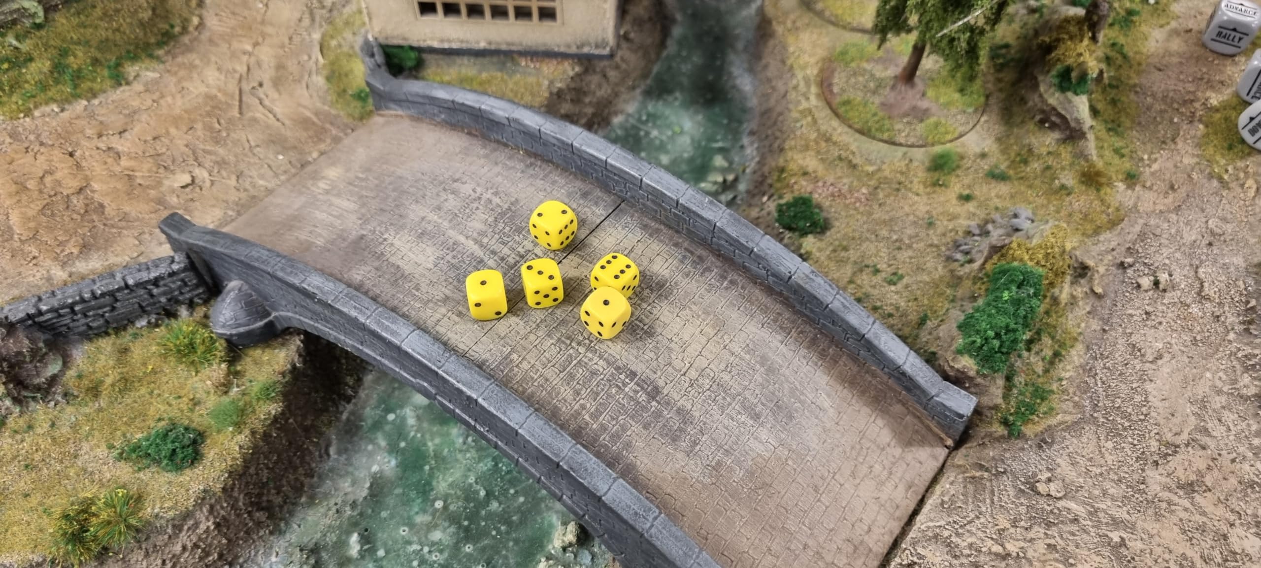 30 x Yellow Spot Dice - 10mm