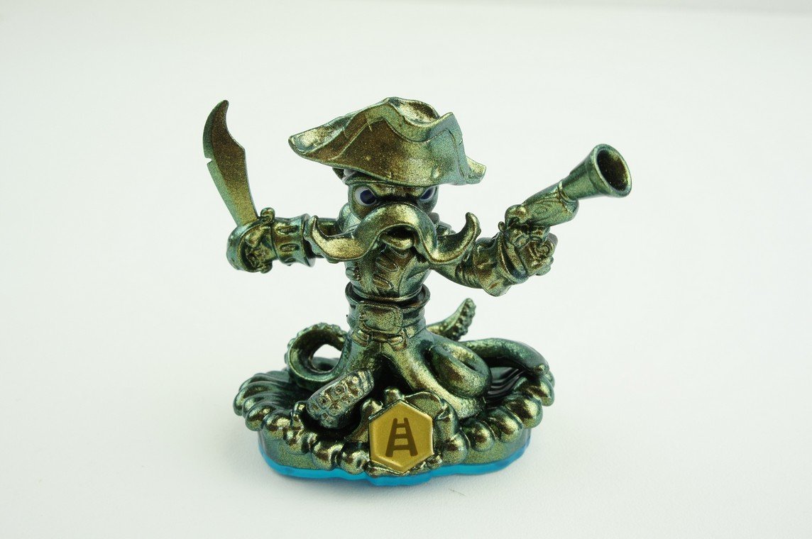 Skylanders SWAP Force Exclusive Metallic Gold Green Color Shift Wash Buckler (Includes Trading Card and Internet Code, no retail packaging)