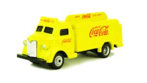 motor city classics | coca-cola 1947 bottle truck (yellow) | 1:87 scale model diecast collectible | 439954