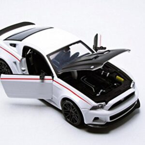 Maisto 2014 Ford Mustang Street Racer White 1/24 Model Car