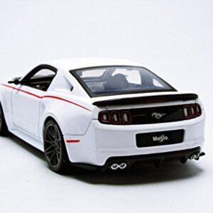 Maisto 2014 Ford Mustang Street Racer White 1/24 Model Car