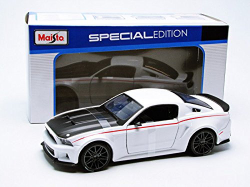 Maisto 2014 Ford Mustang Street Racer White 1/24 Model Car