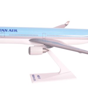 Flight Miniatures Korean Air (84-Cur) MD-11 Model Airplane 1:200 Scale - Plastic Snap-Fit Model Airplane - Collectible Replica of Korean Air Aircraft - Part# AMD-01100H-011