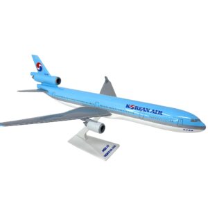 Flight Miniatures Korean Air (84-Cur) MD-11 Model Airplane 1:200 Scale - Plastic Snap-Fit Model Airplane - Collectible Replica of Korean Air Aircraft - Part# AMD-01100H-011