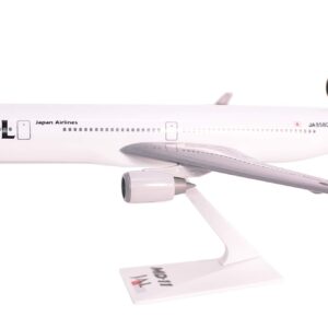 Flight Miniatures Japan Airlines (89-03) MD-11 1:200 Scale - Plastic Snap-Fit Model Airplane - Collectible Replica of Japan Airlines Aircraft Part# AMD-01100H-016