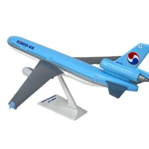 Flight Miniatures Korean Air (84-Cur) MD-11 Model Airplane 1:200 Scale - Plastic Snap-Fit Model Airplane - Collectible Replica of Korean Air Aircraft - Part# AMD-01100H-011