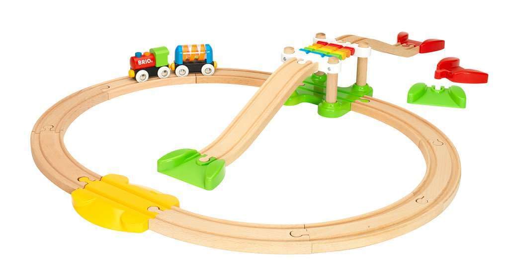 BRIO My First Railway - 33727 Beginner Pack | Engaging Wooden Toy Train Set for Toddlers Age 18 Months and Up | FSC-Certified Materials | Compatible with All My First Railway and BRIO World Toys