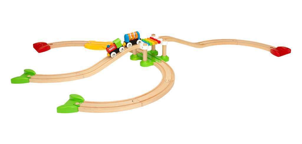 BRIO My First Railway - 33727 Beginner Pack | Engaging Wooden Toy Train Set for Toddlers Age 18 Months and Up | FSC-Certified Materials | Compatible with All My First Railway and BRIO World Toys