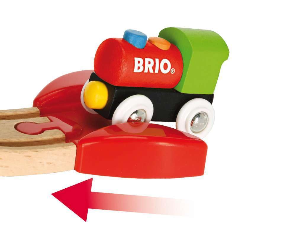 BRIO My First Railway - 33727 Beginner Pack | Engaging Wooden Toy Train Set for Toddlers Age 18 Months and Up | FSC-Certified Materials | Compatible with All My First Railway and BRIO World Toys