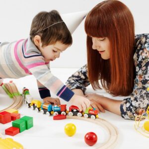 BRIO My First Railway - 33727 Beginner Pack | Engaging Wooden Toy Train Set for Toddlers Age 18 Months and Up | FSC-Certified Materials | Compatible with All My First Railway and BRIO World Toys