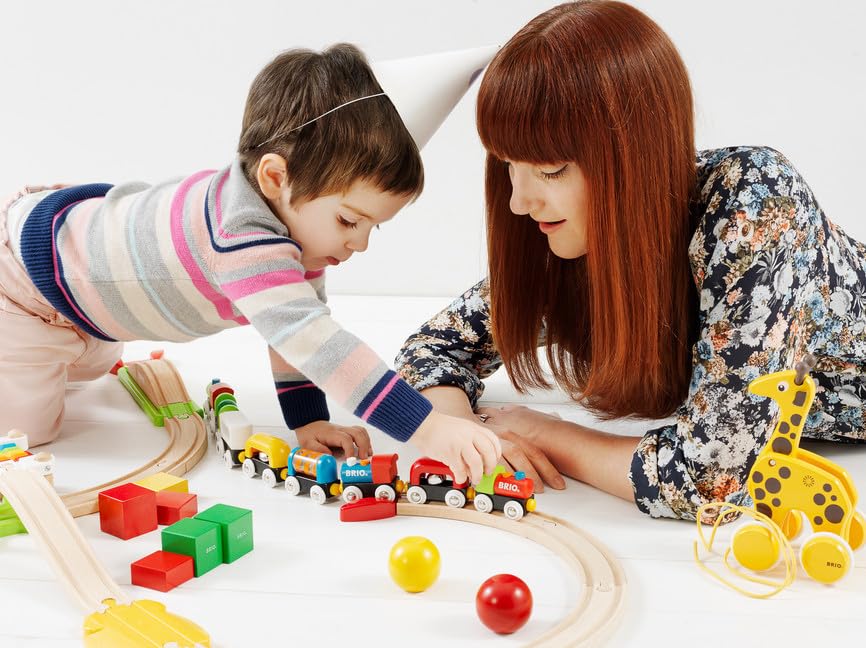 BRIO My First Railway - 33727 Beginner Pack | Engaging Wooden Toy Train Set for Toddlers Age 18 Months and Up | FSC-Certified Materials | Compatible with All My First Railway and BRIO World Toys