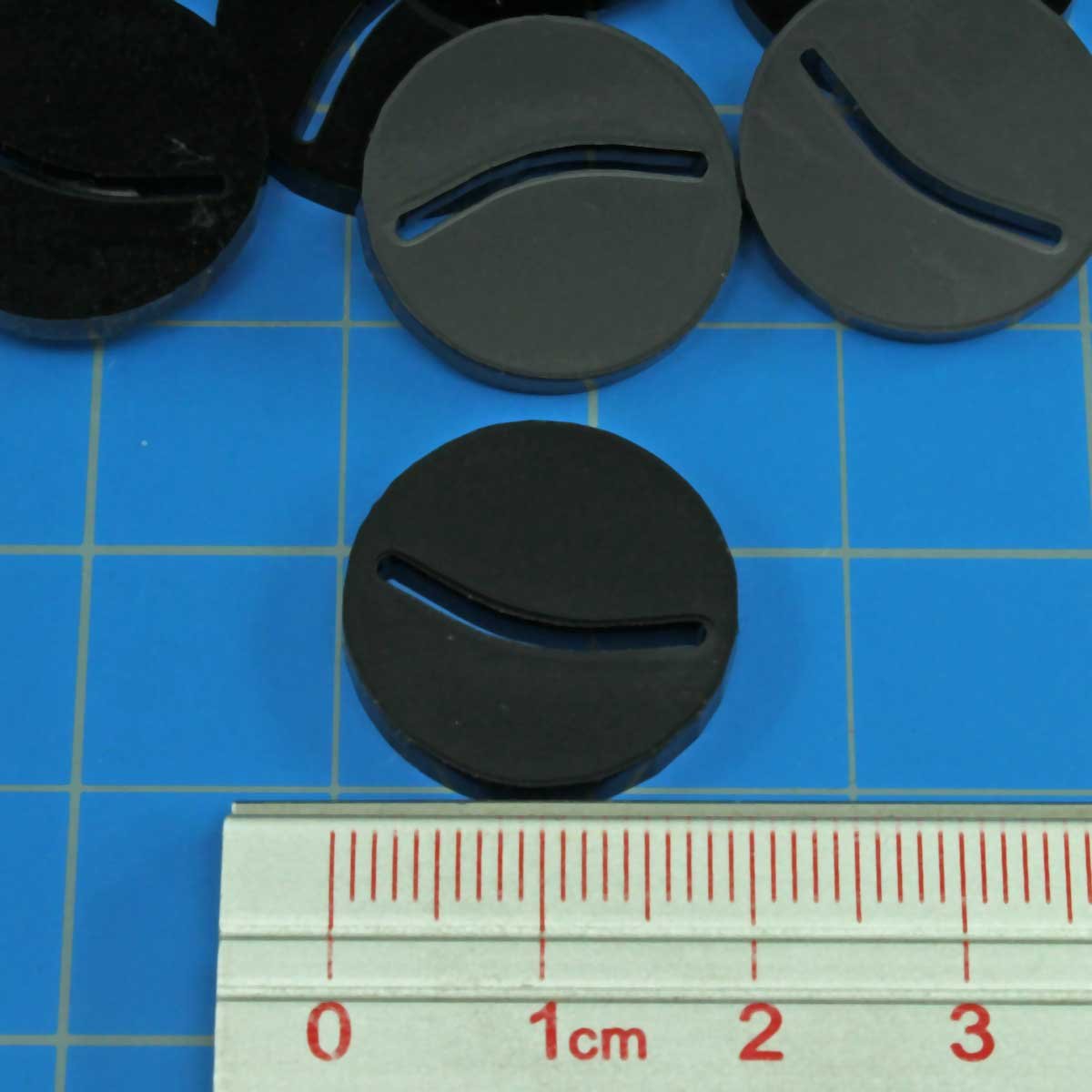 LITKO Paper Miniature Bases | Round | Circle | Slotted Paper Figure Holder | Compatible with Dungeons and Dragons | Game Card Stands (3mm Black Acrylic, 20mm)