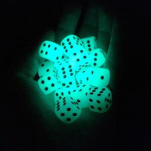 smartdealspro d6 six sided glow in the dark dice die for dnd, mtg, rpg, tenzi, farkle, yahtzee, bunco, teaching math, table board game (14mm, 50, pieces)