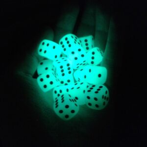 smartdealspro 10-pack d6 six sided glow in the dark dice die for dnd, mtg, rpg, tenzi, farkle, yahtzee, bunco, teaching math, table board game