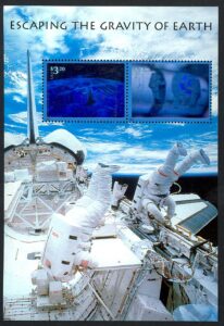 escaping the gravity of earth mint sheet of two hologram stamps - scott 3411